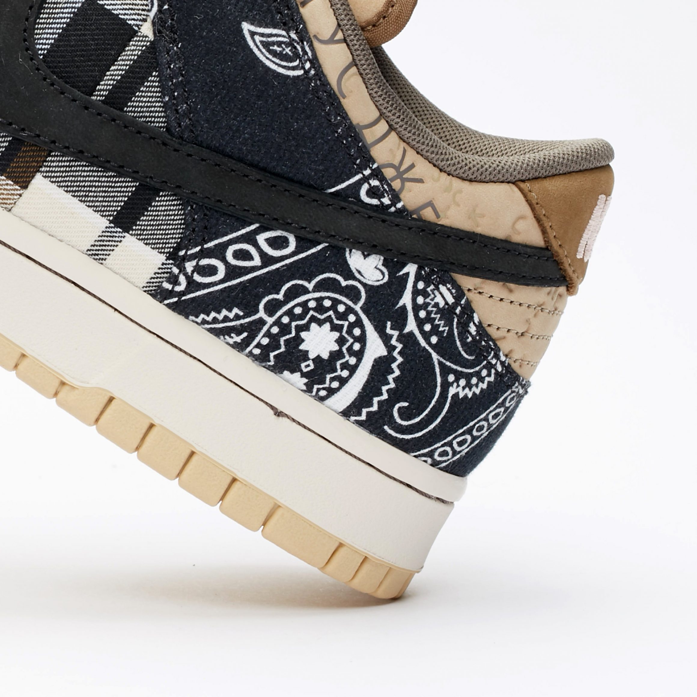Travis Scott x Nike SB Dunk Low | Sneaker Style